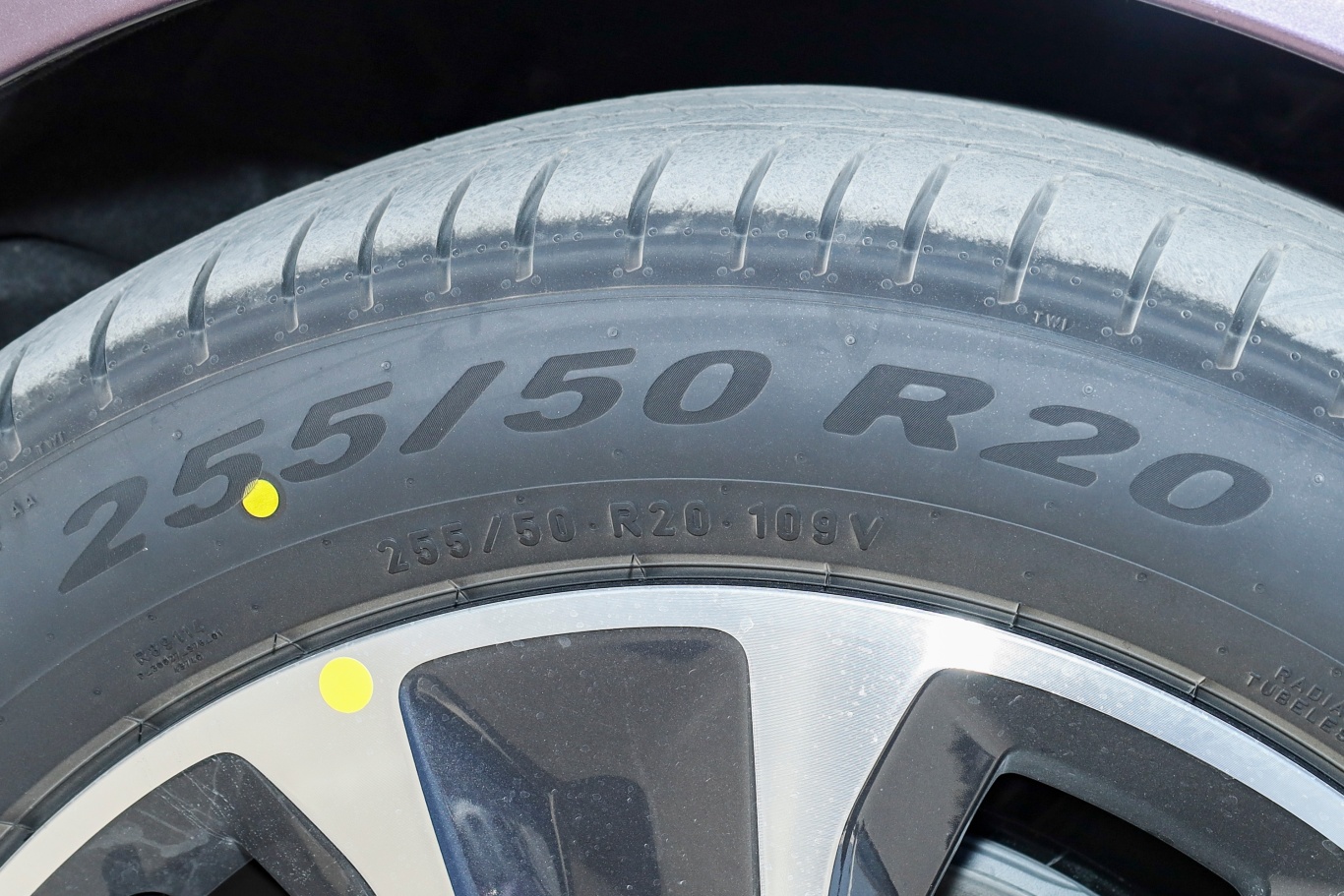 【智界R7增程版 251km 后驱Max前轮胎尺寸图片-汽车图片大全】-易车