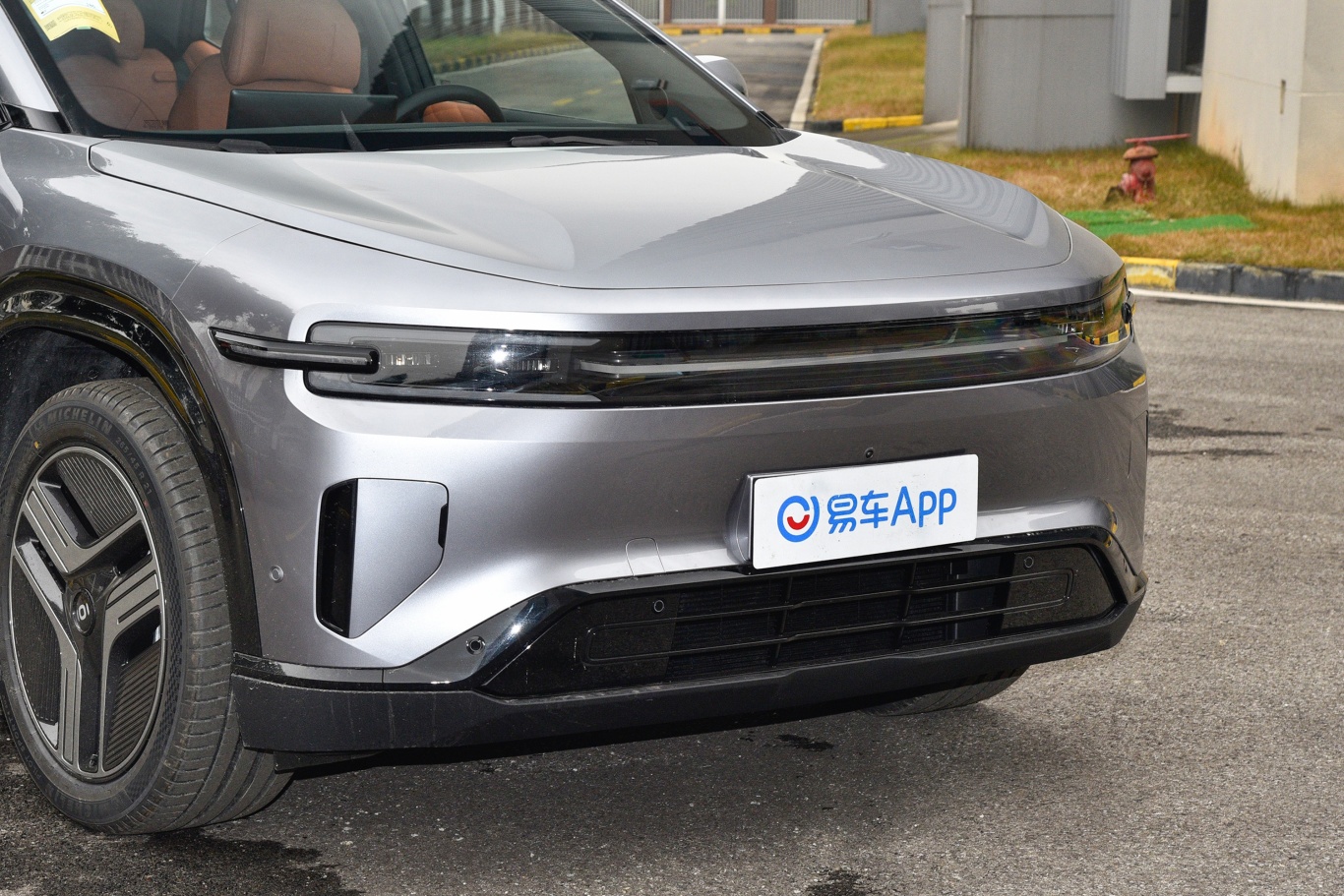 【长安启源E07增程版 1.5T 230km 四驱Ultra高性能版前格栅侧俯拍图片-汽车图片大全】-易车