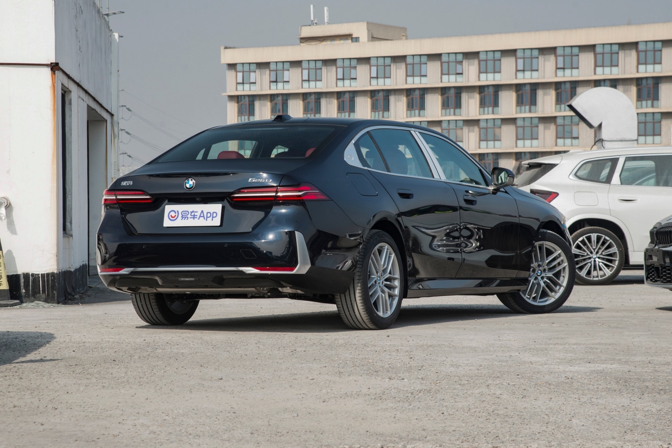 【宝马5系525Li 豪华套装侧后45度车头向右水平图片-汽车图片大全】-易车