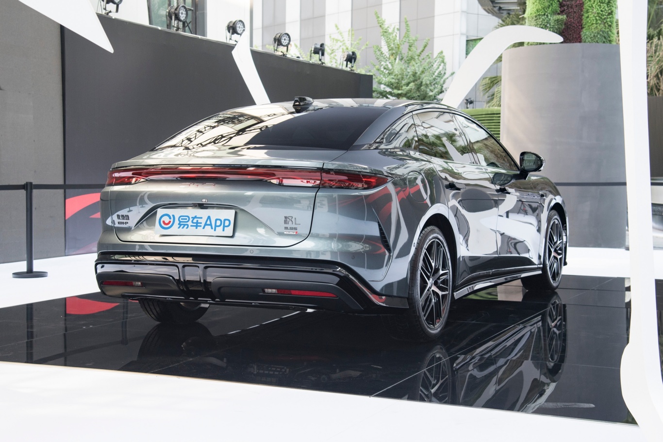 【汉LDM-p 1.5T 180km 四驱激光雷达旗舰型侧后45度车头向右水平图片-汽车图片大全】-易车