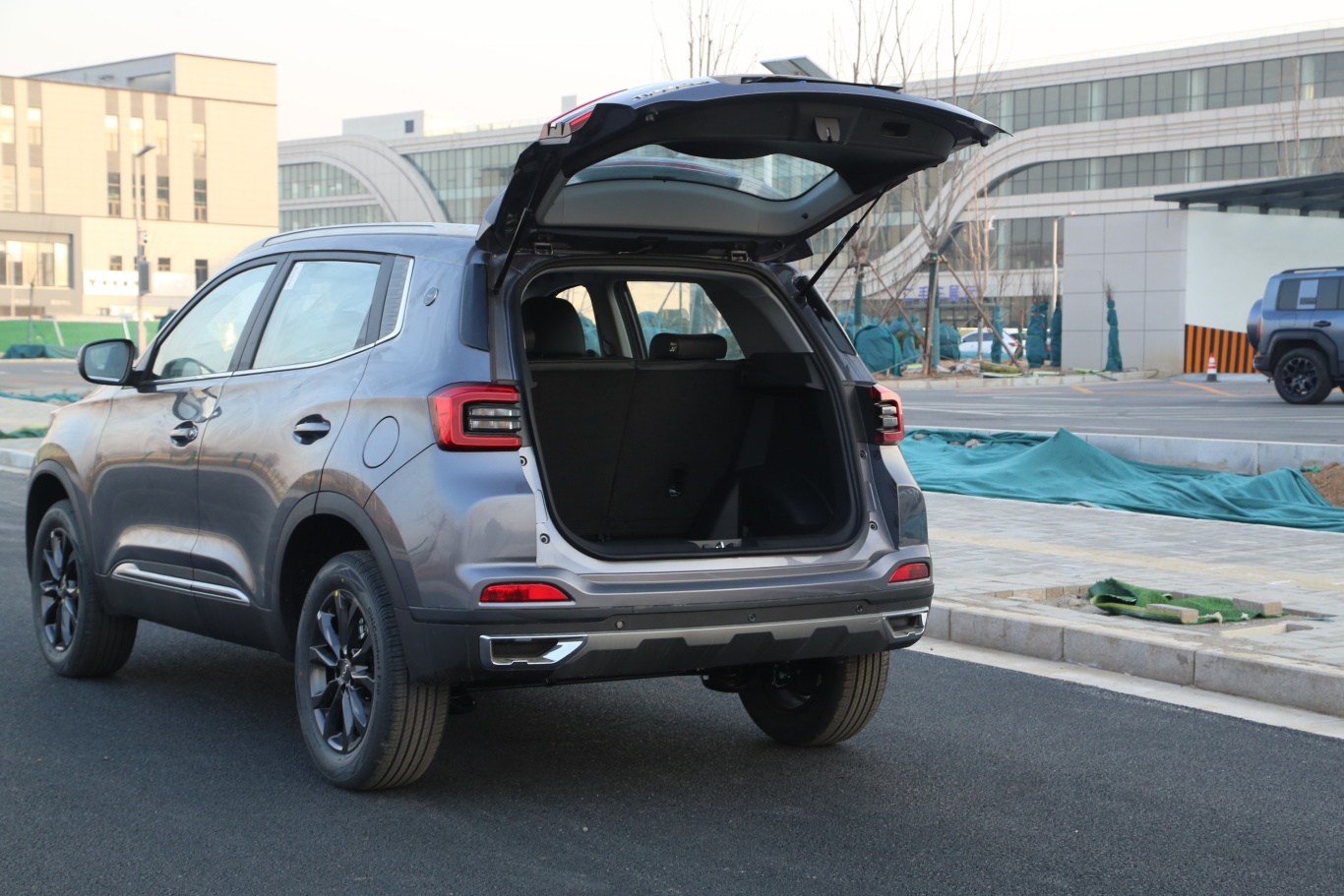 【瑞虎5x1.5L CVT卓越版后备厢开启45度侧拍图片-汽车图片大全】-易车