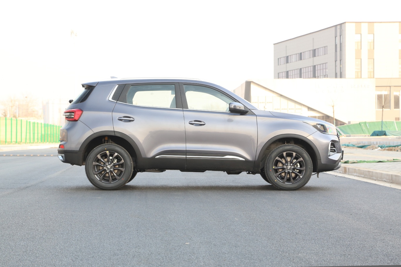 【瑞虎5x1.5L CVT卓越版正侧车头向右水平图片-汽车图片大全】-易车