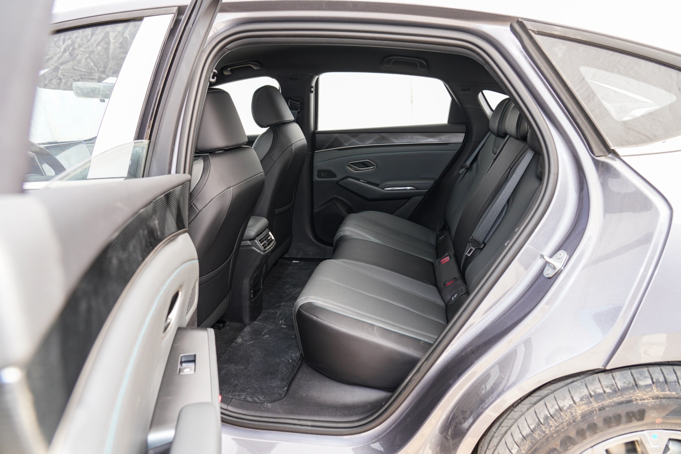 【秦LDM-i 智驾版 1.5L 80Km 领先型后排空间图片-汽车图片大全】-易车