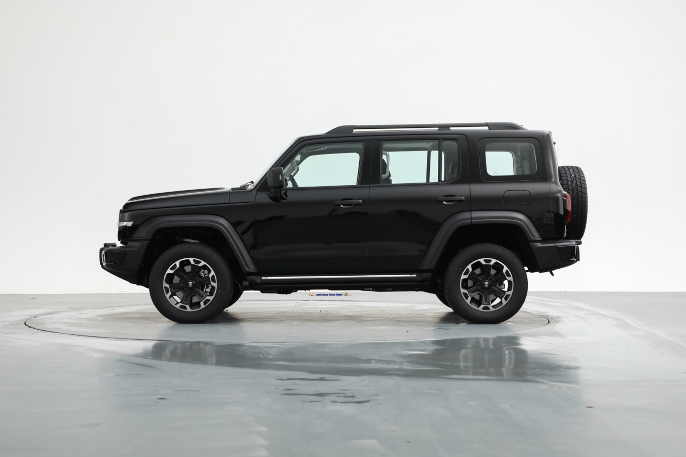 【坦克300新能源2.0T Hi4-T正侧车头向左水平图片-汽车图片大全】-易车