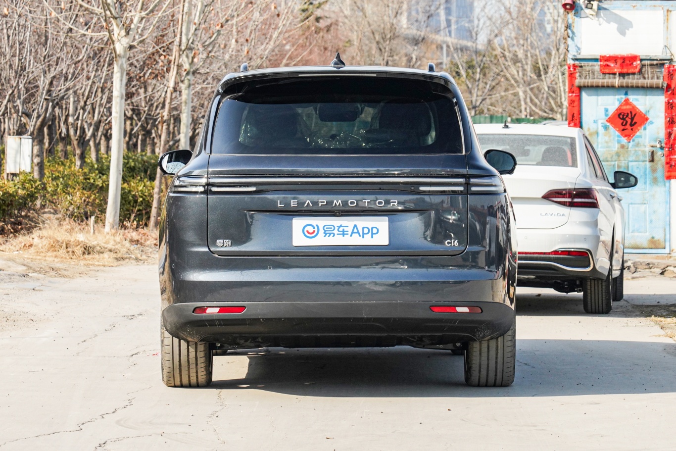 【零跑C16纯电版 580km 尊享版正后水平图片-汽车图片大全】-易车