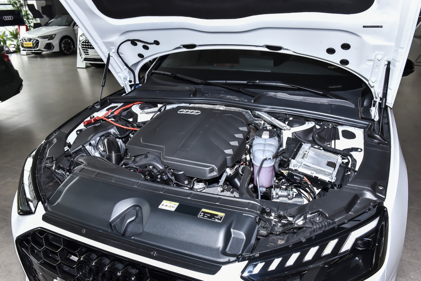 【奥迪A4L200万辆悦享版 40 TFSI B&O星夜版动力底盘图片-汽车图片大全】-易车