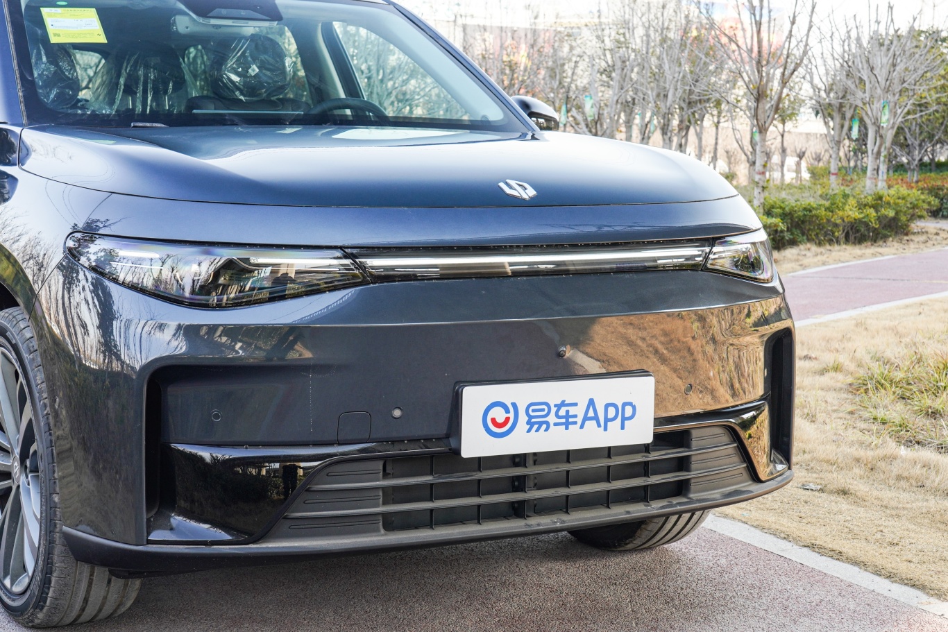 【零跑C16纯电版 580km 尊享版前格栅侧俯拍图片-汽车图片大全】-易车