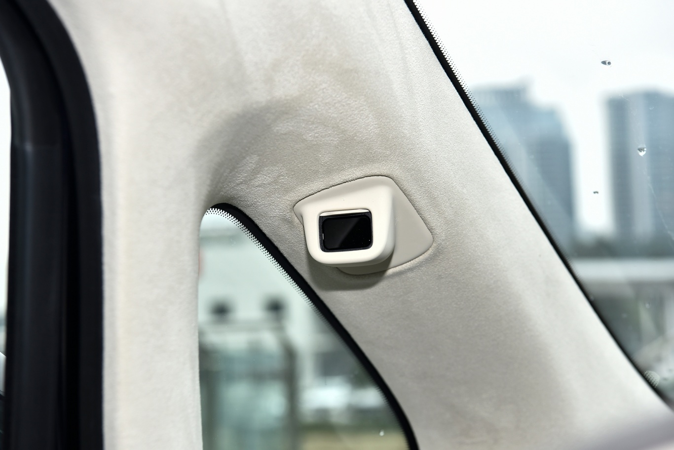 【岚图梦想家插电混动 1.5T 235km 四驱尊贵乾崑版主驾驶位图片-汽车图片大全】-易车