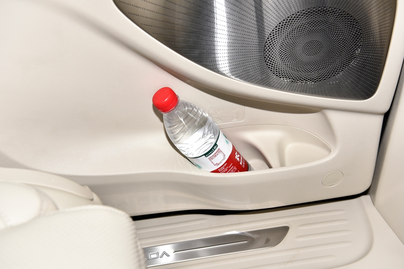 【岚图梦想家插电混动 1.5T 235km 四驱尊贵乾崑版后排功能图片-汽车图片大全】-易车