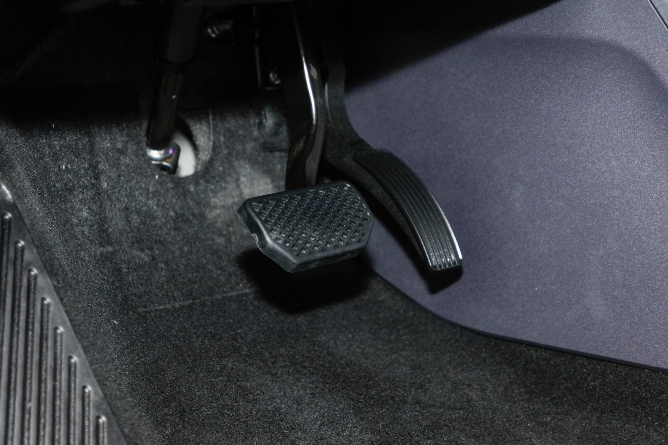 【零跑B10600km 激光雷达版脚踏板图片-汽车图片大全】-易车