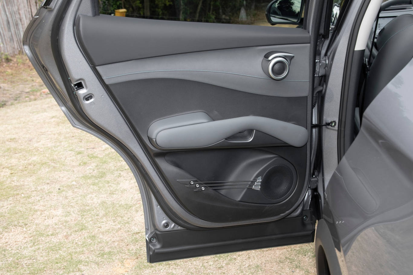 【元PLUS智驾版 510km 卓越型后排功能图片-汽车图片大全】-易车