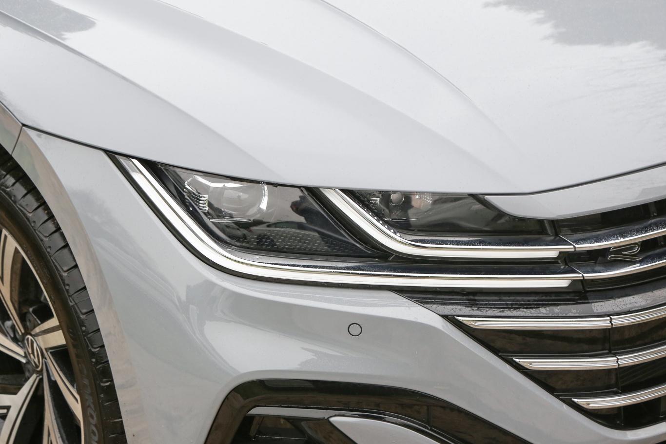 【一汽-大众CC众享款 330TSI 炫目版大灯侧45度俯拍图片-汽车图片大全】-易车