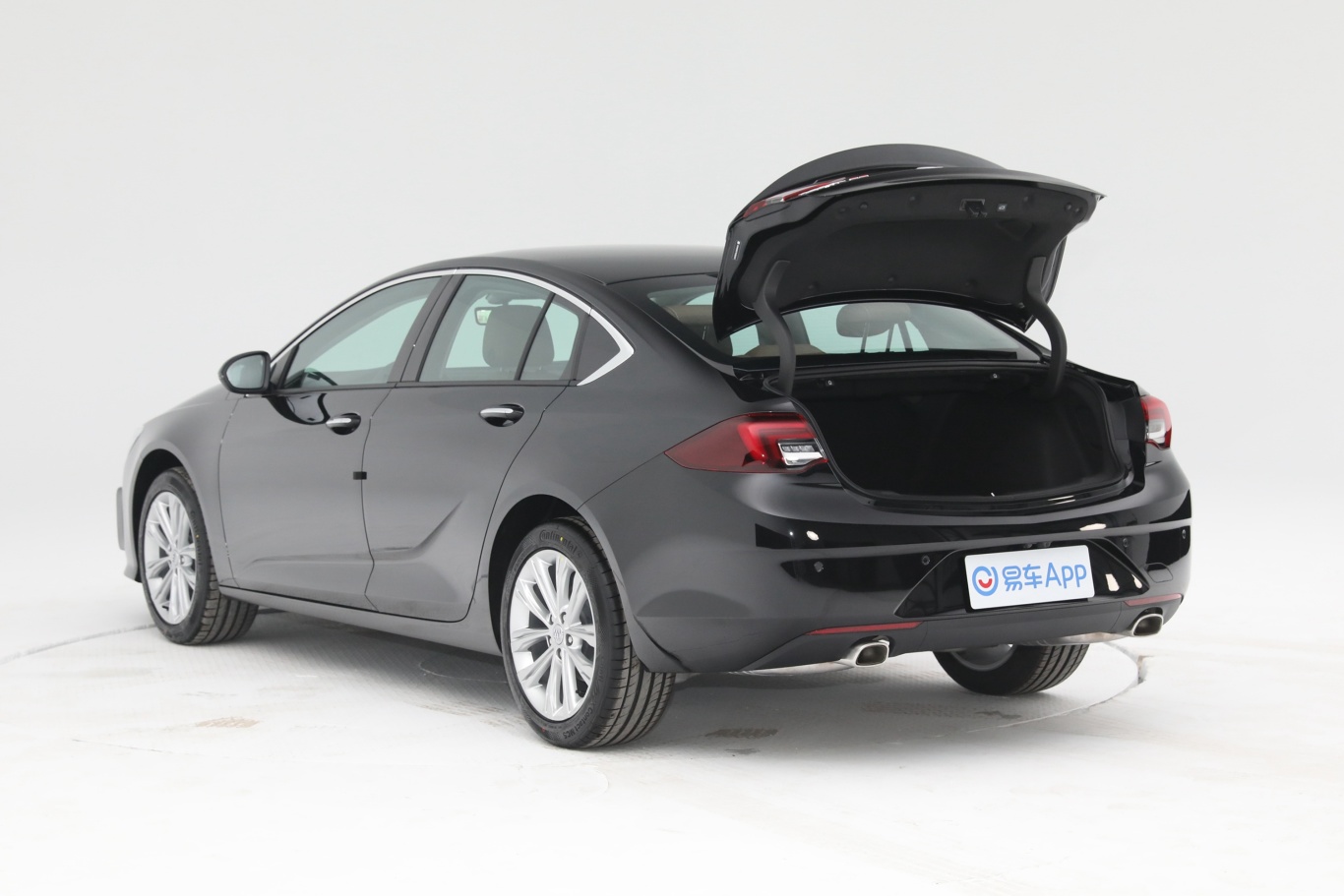 【君威GS 28T 尊贵型后备厢开启45度侧拍图片-汽车图片大全】-易车