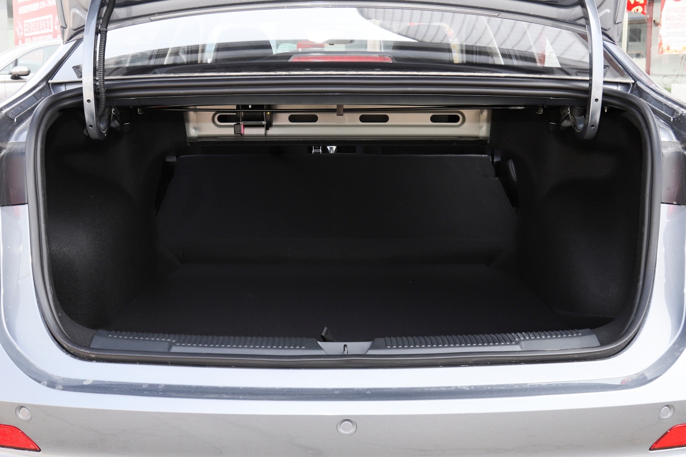 【荣威i51.5L CVT尊荣版两排全部放倒图片-汽车图片大全】-易车