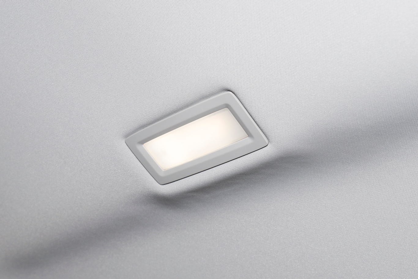 【荣威i51.5L CVT尊荣版后排功能图片-汽车图片大全】-易车