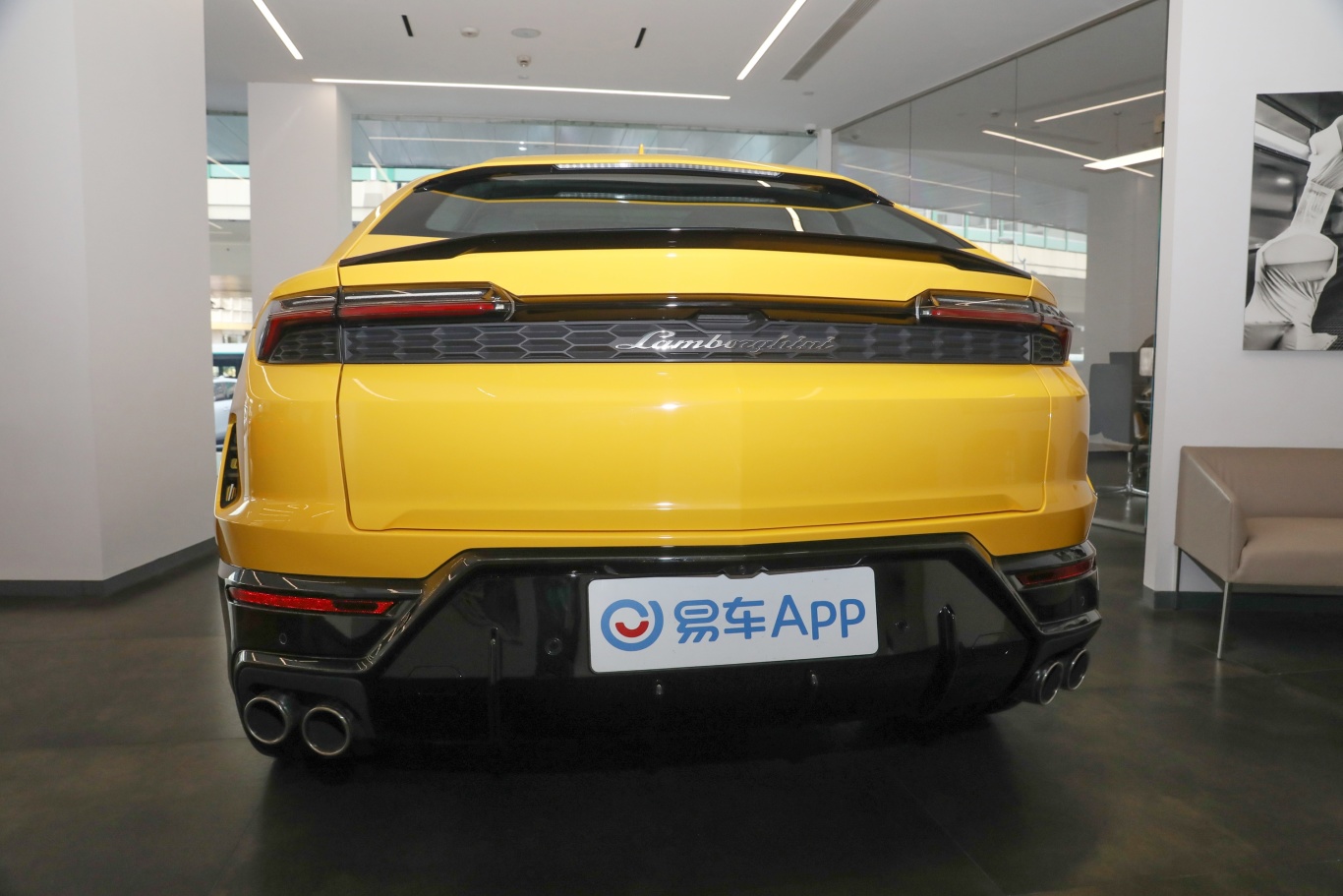 【Urus SE4.0T 60km 标准版正后水平图片-汽车图片大全】-易车