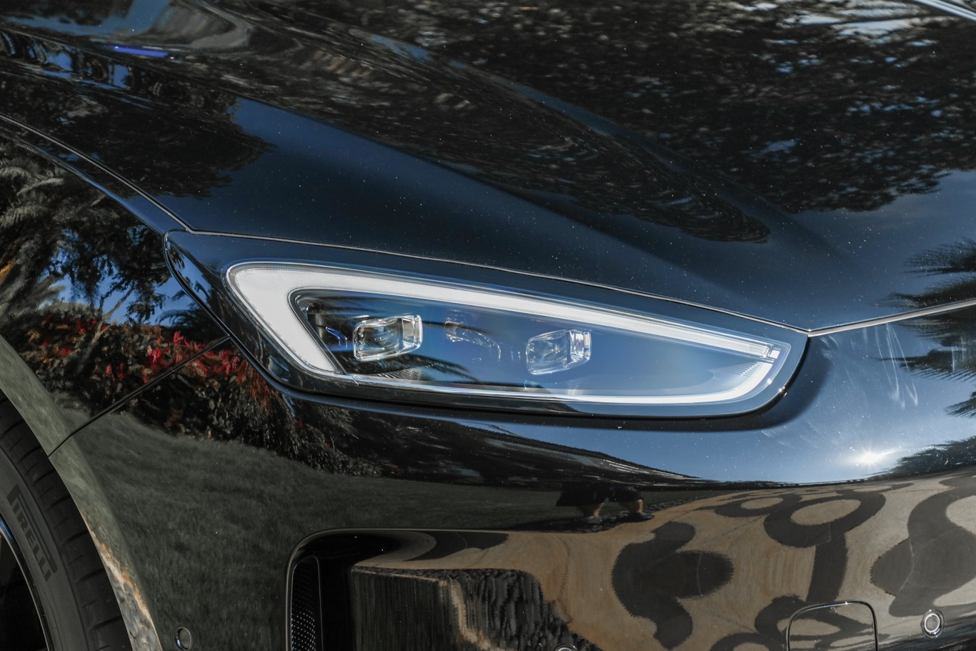 【问界M5增程版 230km Ultra 四驱版大灯侧45度俯拍图片-汽车图片大全】-易车