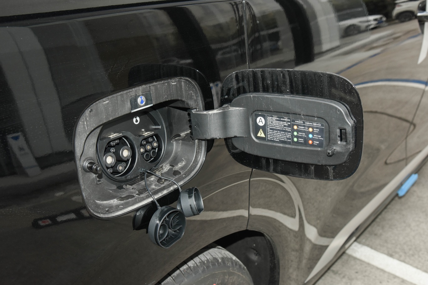 【腾势D9EV 智驾版 620km 前驱豪华型 7座动力底盘图片-汽车图片大全】-易车