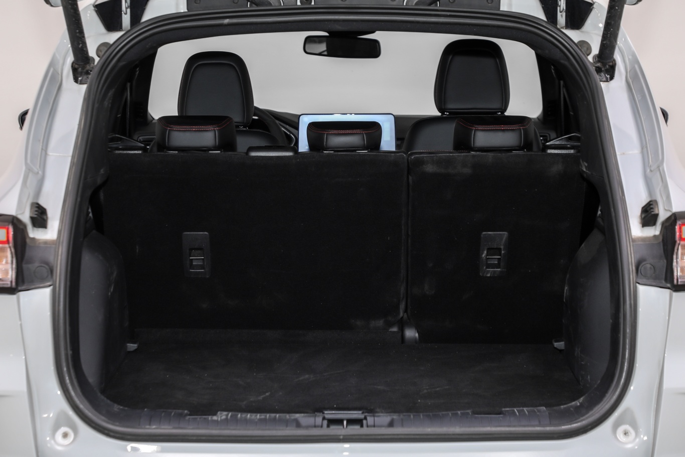 【锐际EcoBoost 245 四驱纵享款 ST-Line Pro后备厢空间特写图片-汽车图片大全】-易车