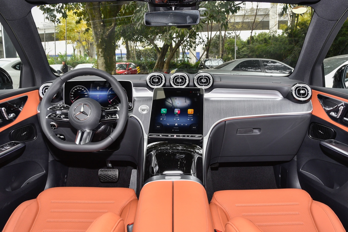 【奔驰GLC改款 GLC 260 L 4MATIC 豪华型 5座内饰全景正拍图片-汽车图片大全】-易车