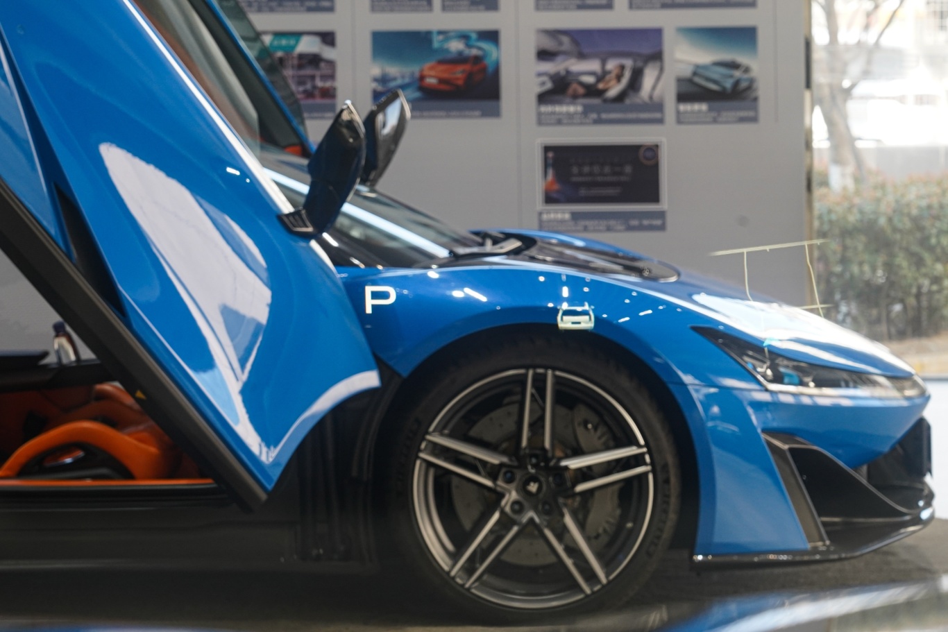 【昊铂HL纯电版 750km 后驱Max激光雷达版 6座抬头显示图片-汽车图片大全】-易车