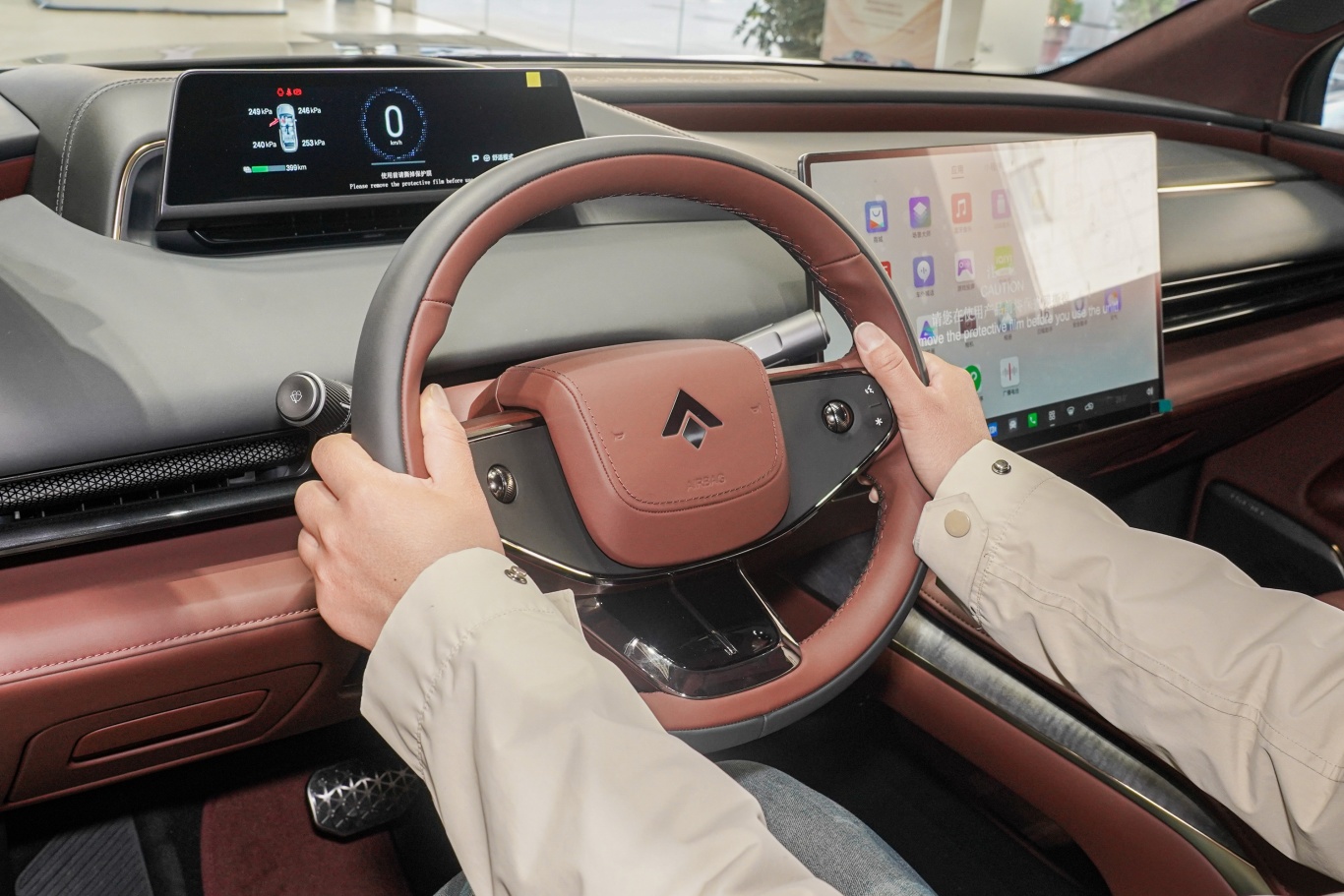 【昊铂HL纯电版 750km 后驱Max激光雷达版 6座主驾驶位图片-汽车图片大全】-易车