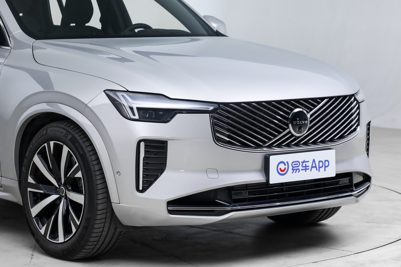 【沃尔沃XC90 插电混动改款 2.0T 84km 智尊豪华版 7座前格栅侧俯拍图片-汽车图片大全】-易车