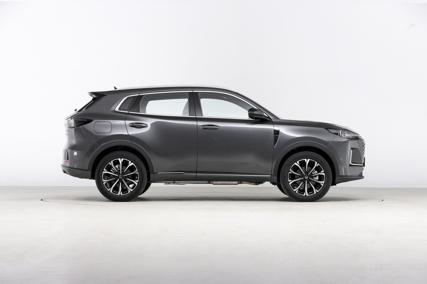 【长安CS55PLUS PHEV智慧新蓝鲸 1.5L 125km 超能版正侧车头向右水平图片-汽车图片大全】-易车