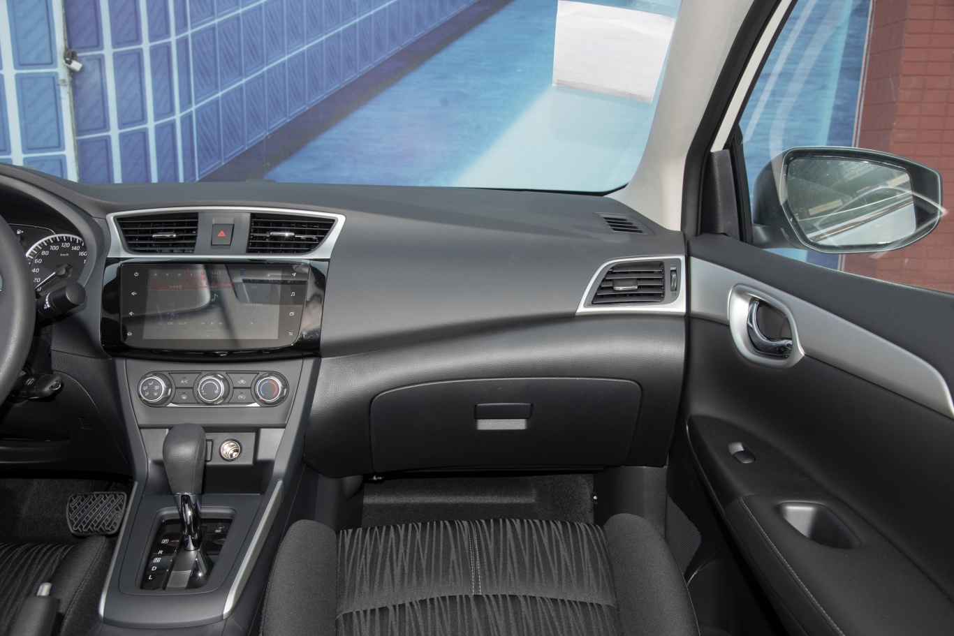 【轩逸改款 经典 1.6L XE 大屏版副驾驶位区域图片-汽车图片大全】-易车