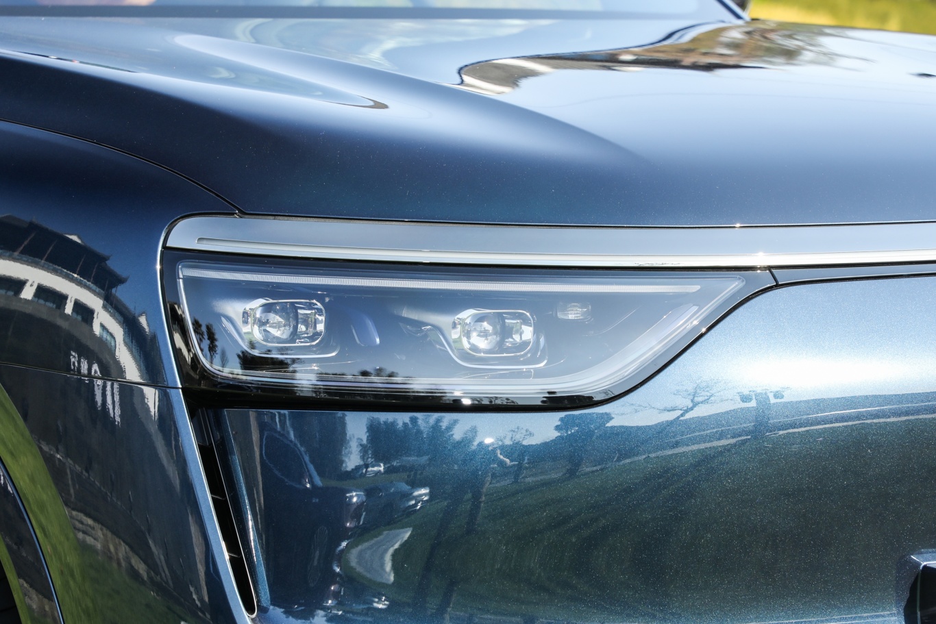 【问界M8增程版 310km Ultra 6座外观灯组图片-汽车图片大全】-易车