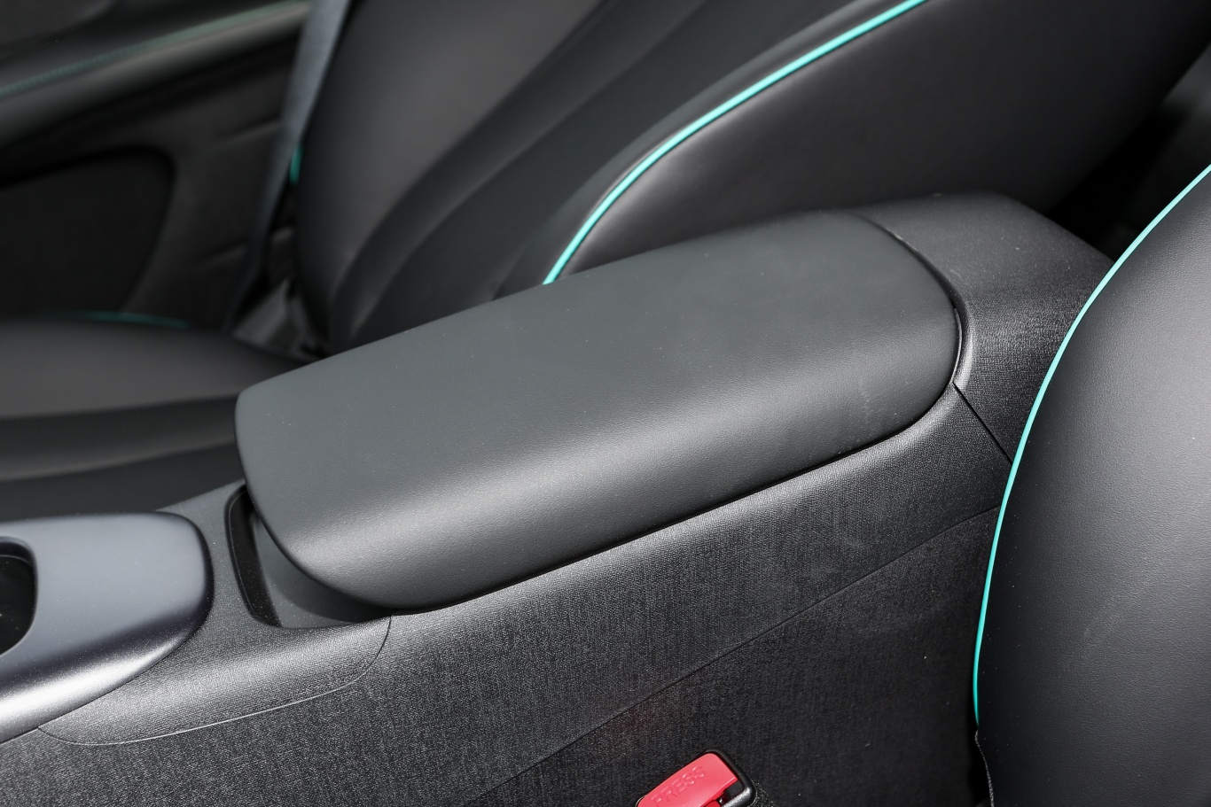 【海豚智驾版 420km 自由版前排中央扶手图片-汽车图片大全】-易车