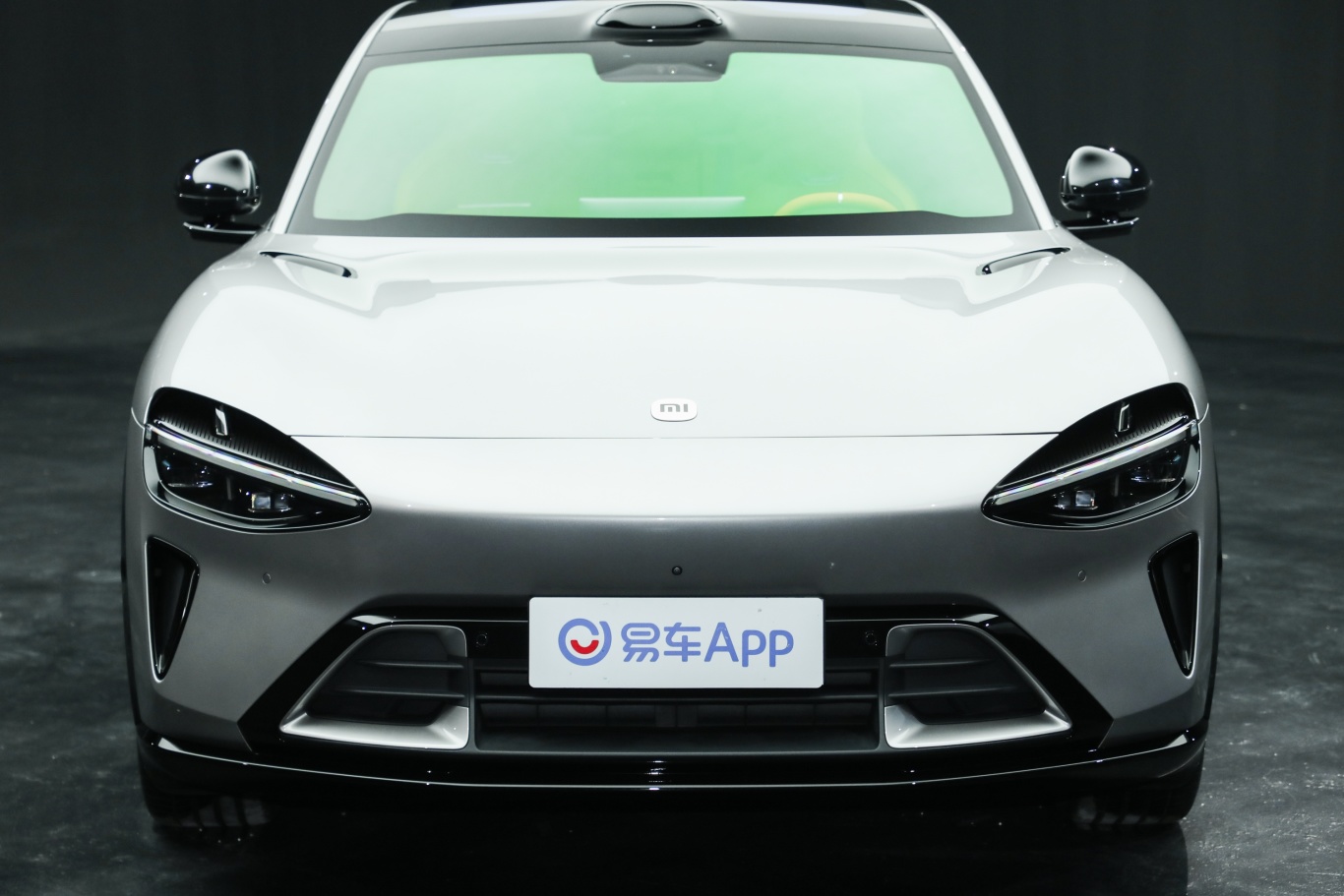 【小米YU7760km 四驱Max版侧后45度车头向左水平图片-汽车图片大全】-易车