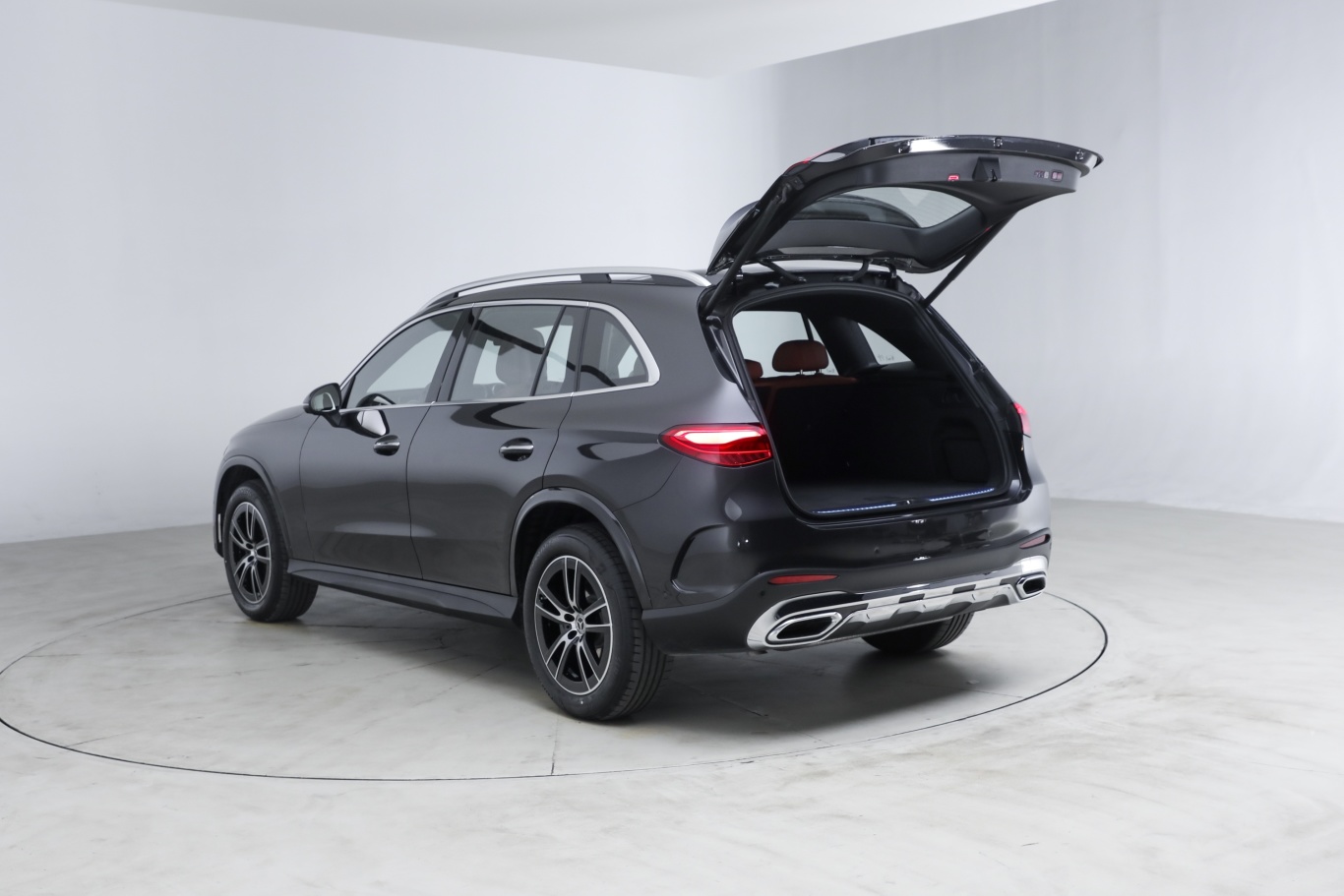 【奔驰GLC改款 GLC 260 L 4MATIC 豪华型 5座后备厢开启45度侧拍图片-汽车图片大全】-易车