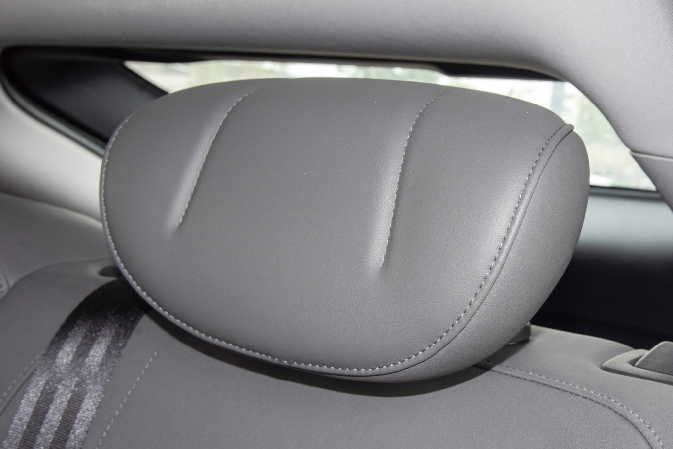 【智己LS6剧院版 750km 四驱超强性能灵蜥智享版后排空间图片-汽车图片大全】-易车