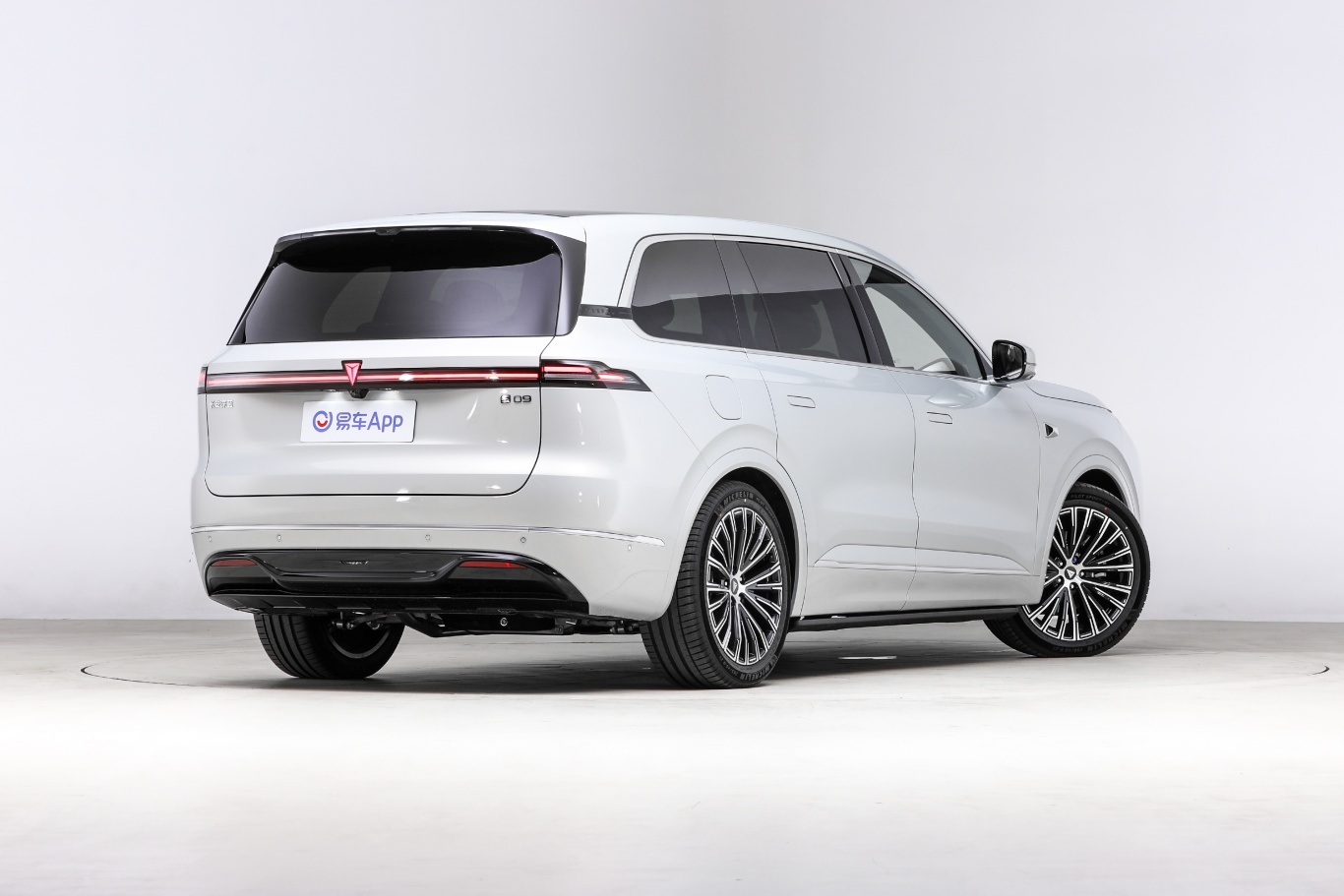 【深蓝S09210km 四驱Ultra+高定版侧后45度车头向右水平图片-汽车图片大全】-易车