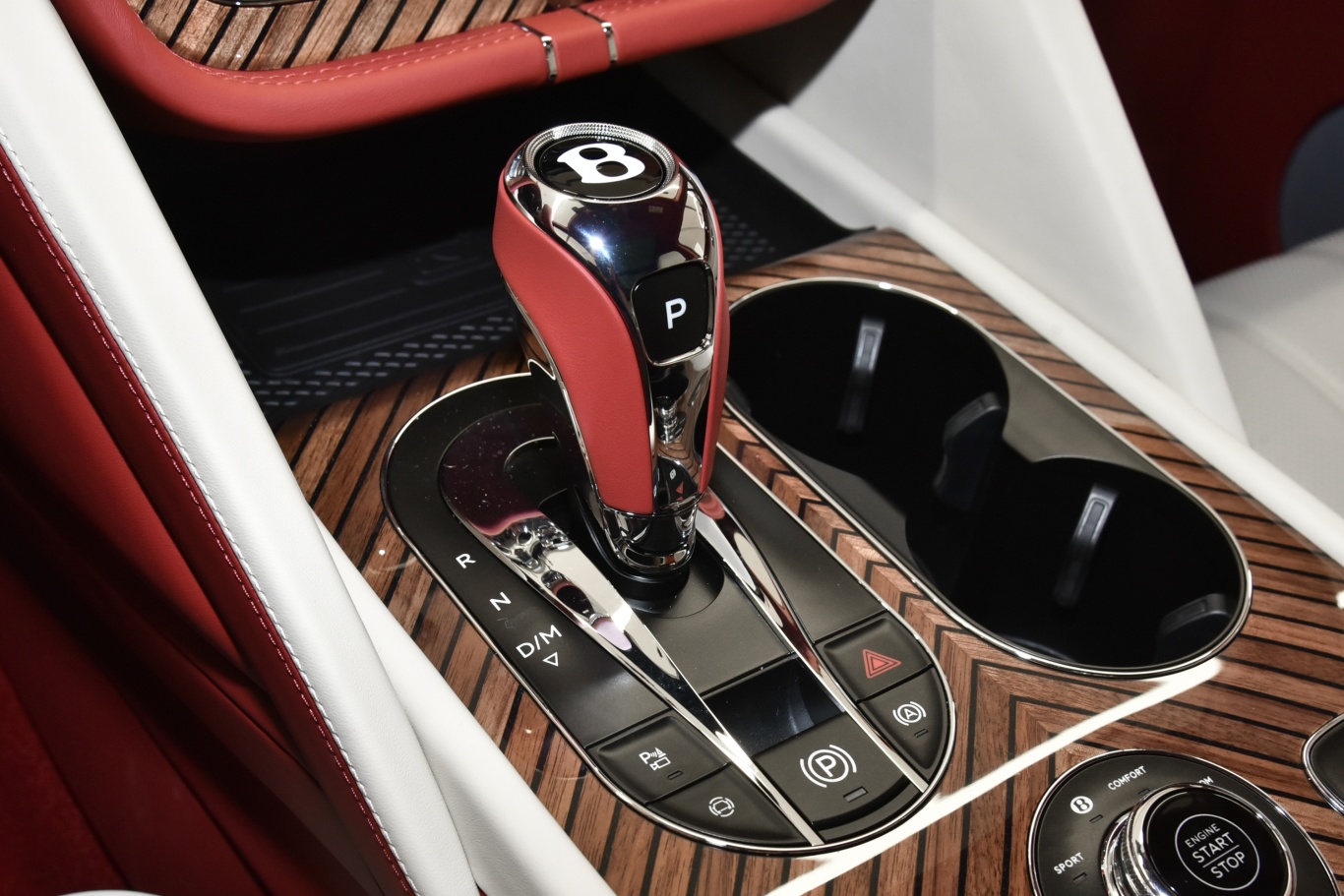 【添越4.0T V8 长轴距版换挡装置图片-汽车图片大全】-易车