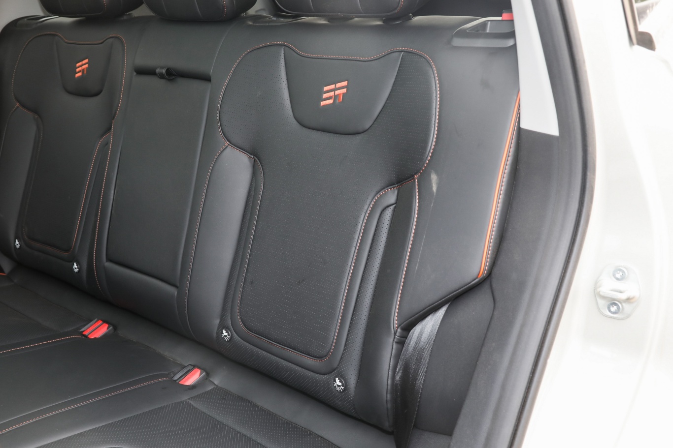 【山海T11.5T 220km 四驱XWD征服版后排空间图片-汽车图片大全】-易车