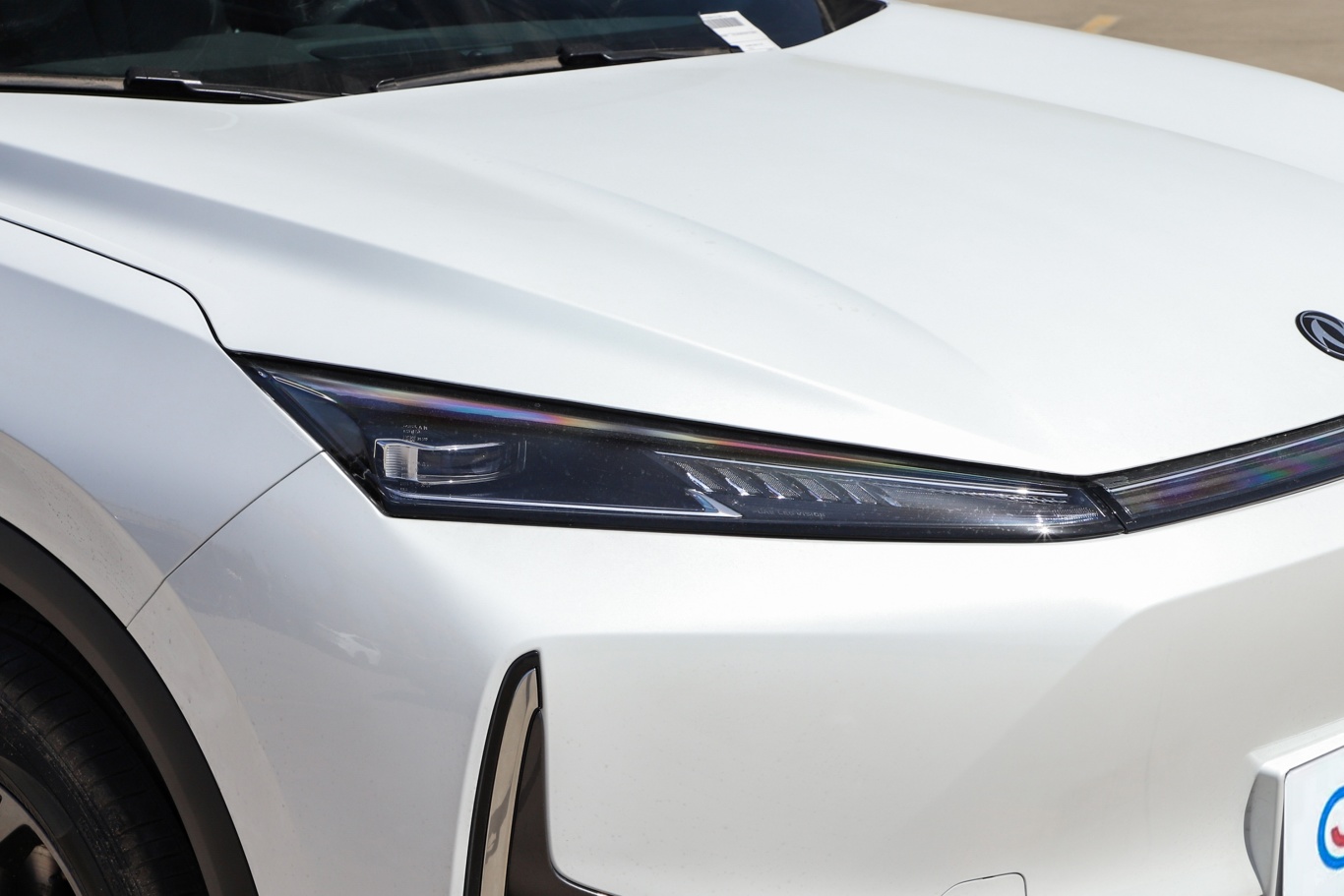 【风神L7纯电动 518km 518畅享型大灯侧45度俯拍图片-汽车图片大全】-易车