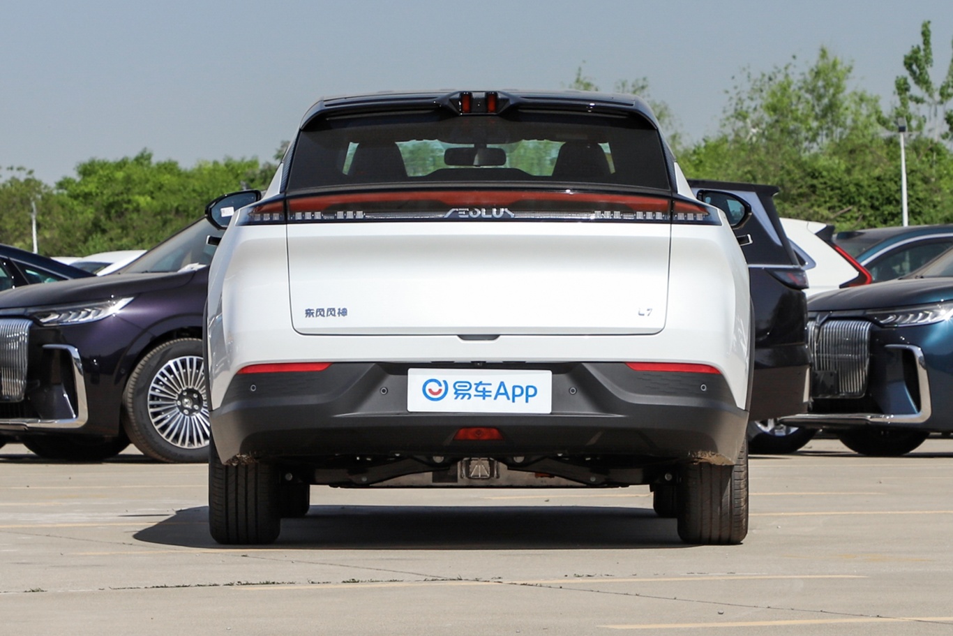 【风神L7纯电动 518km 518畅享型正后水平图片-汽车图片大全】-易车
