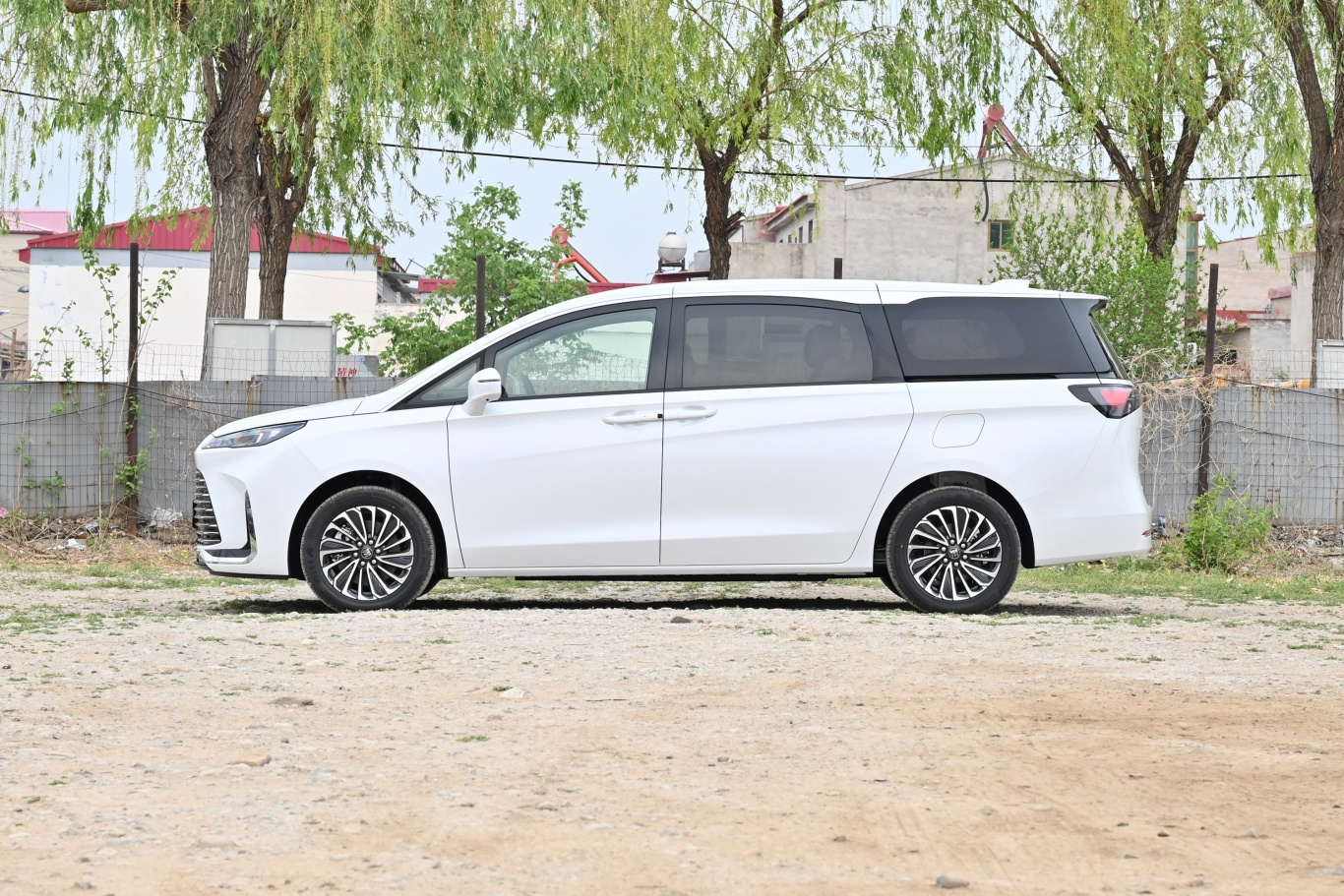 【别克GL8 插电混动陆尚 1.5T 142km 智享版 7座正侧车头向左水平图片-汽车图片大全】-易车