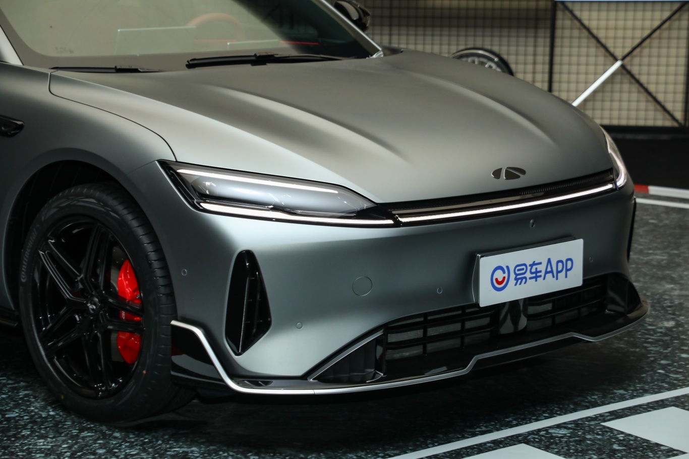 【风云A9L1.5T 200km 四驱高能巅峰版前格栅侧俯拍图片-汽车图片大全】-易车