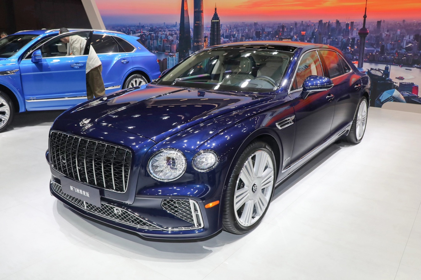 【飞驰4.0T V8 雅度版外观图片-汽车图片大全】-易车