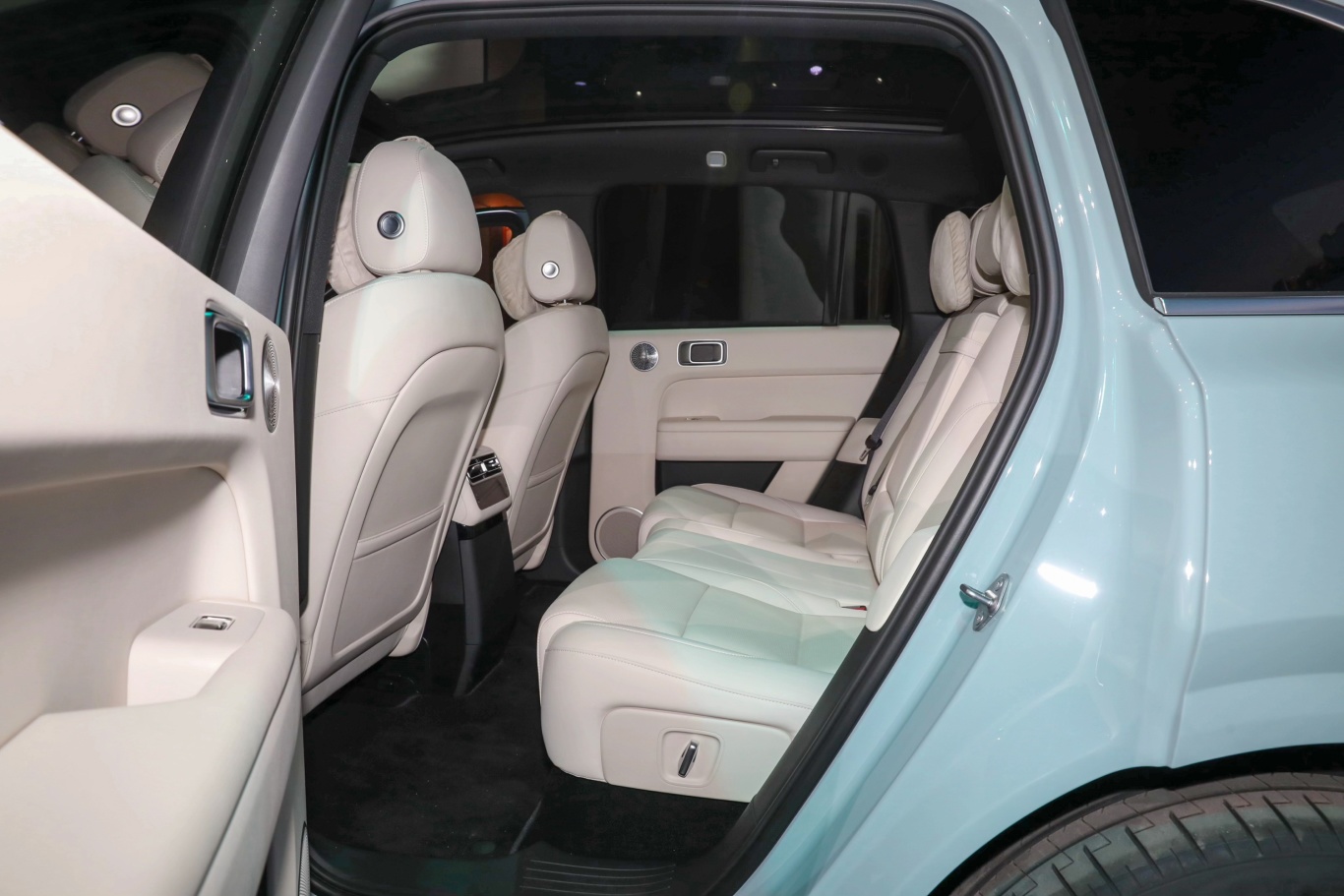 【理想L6L6 Max 智能焕新版后排图片-汽车图片大全】-易车