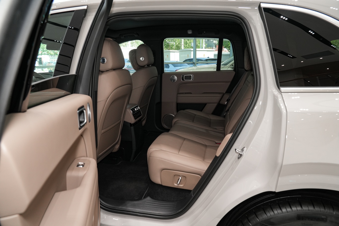 【理想L6L6 Max 智能焕新版后排空间图片-汽车图片大全】-易车