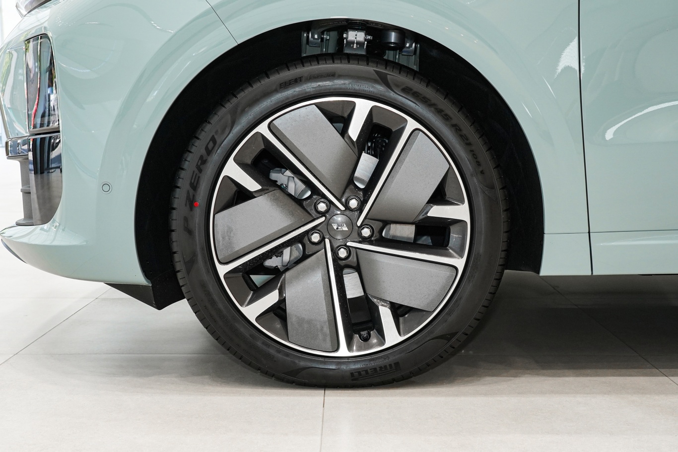 【理想L6L6 Pro 智能焕新版前轮毂造型图片-汽车图片大全】-易车