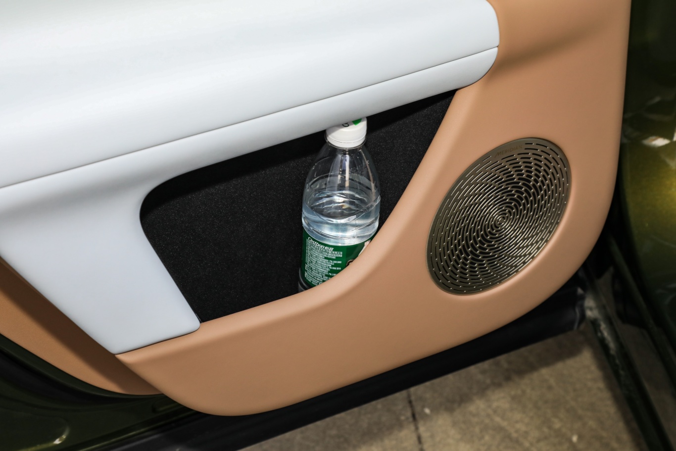 【阿维塔07纯电版 650km 后驱Max探索版后排功能图片-汽车图片大全】-易车