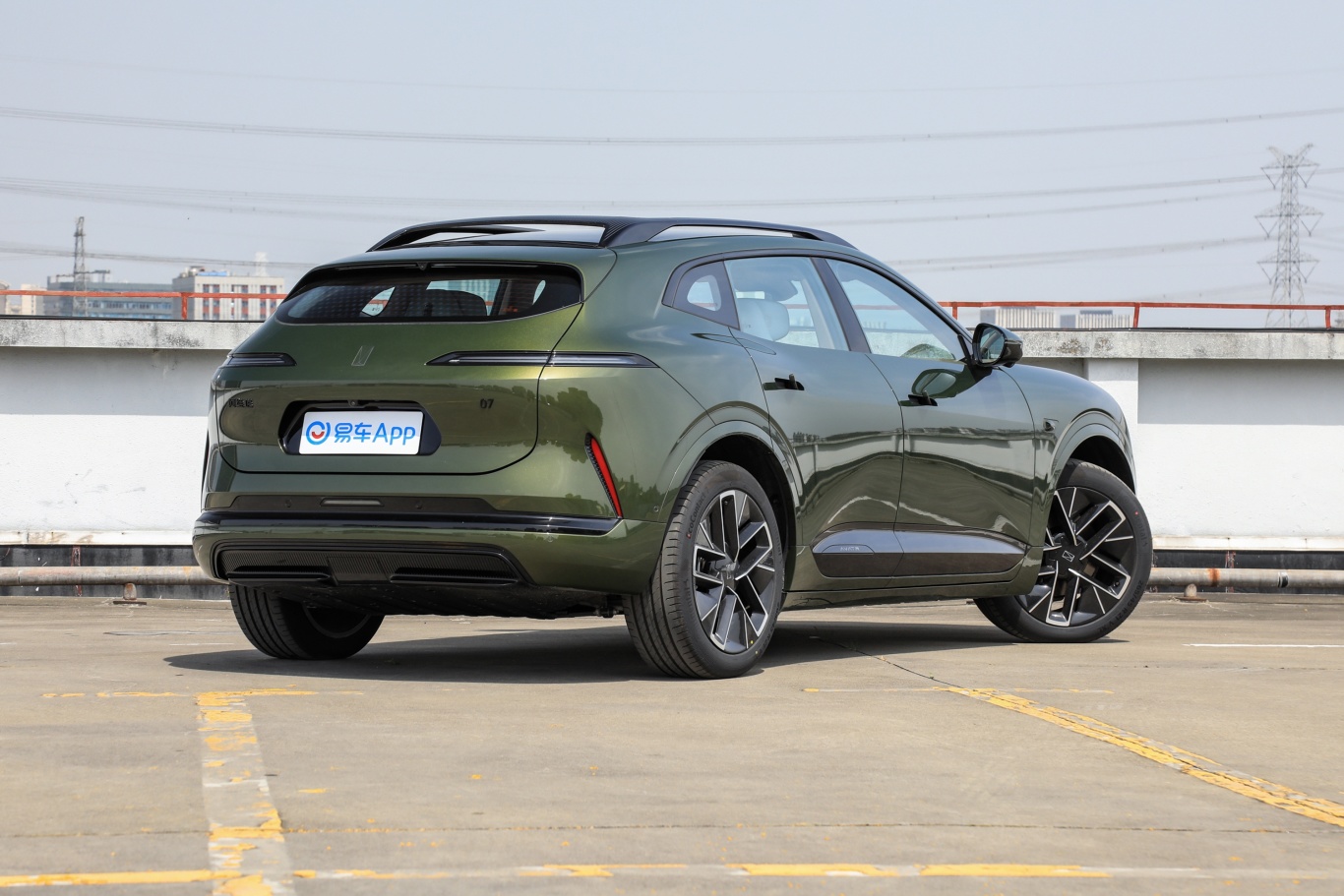 【阿维塔07纯电版 650km 后驱Max探索版侧后45度车头向右水平图片-汽车图片大全】-易车