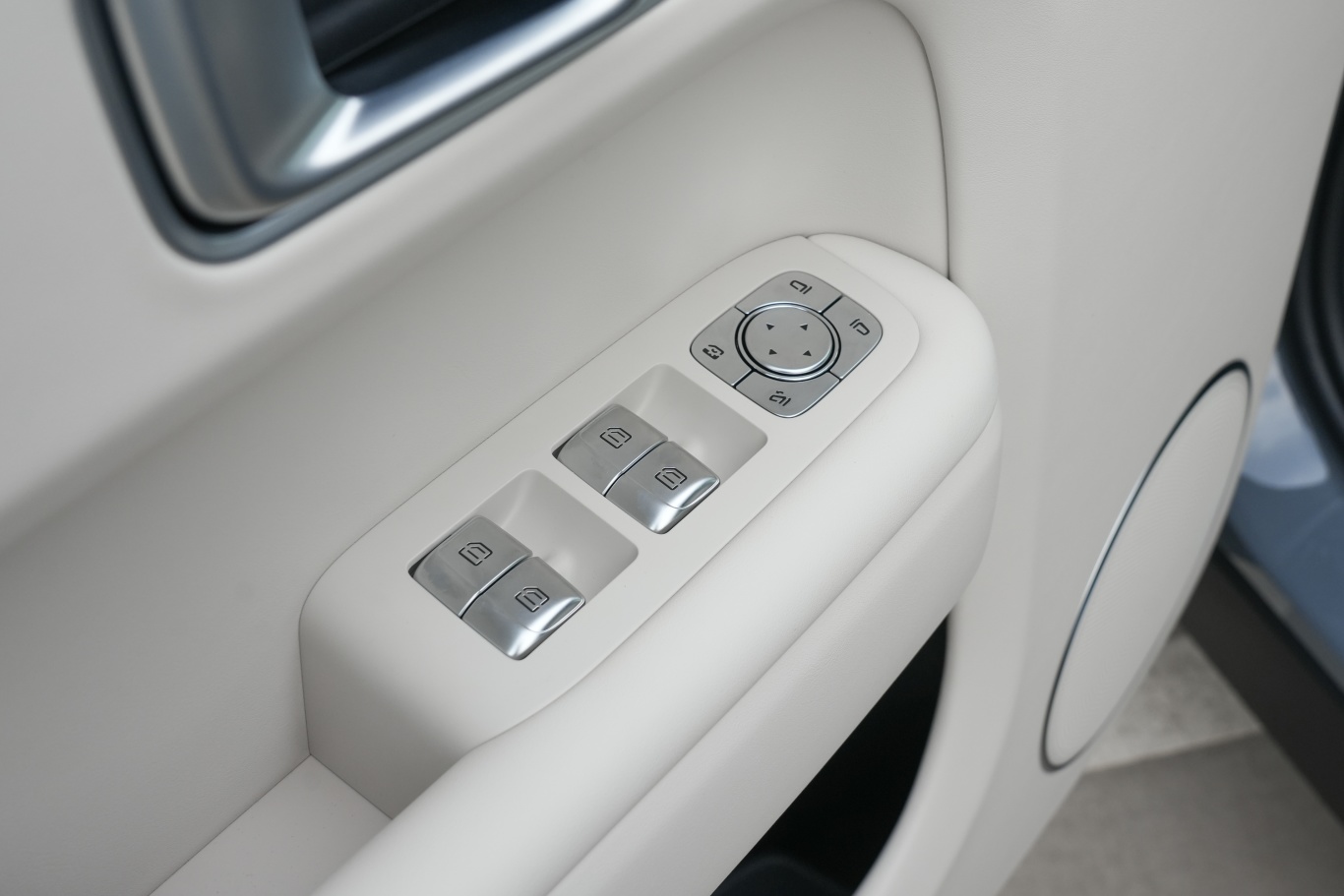 【理想L8L8 Ultra 智能焕新版车窗调节整体图片-汽车图片大全】-易车