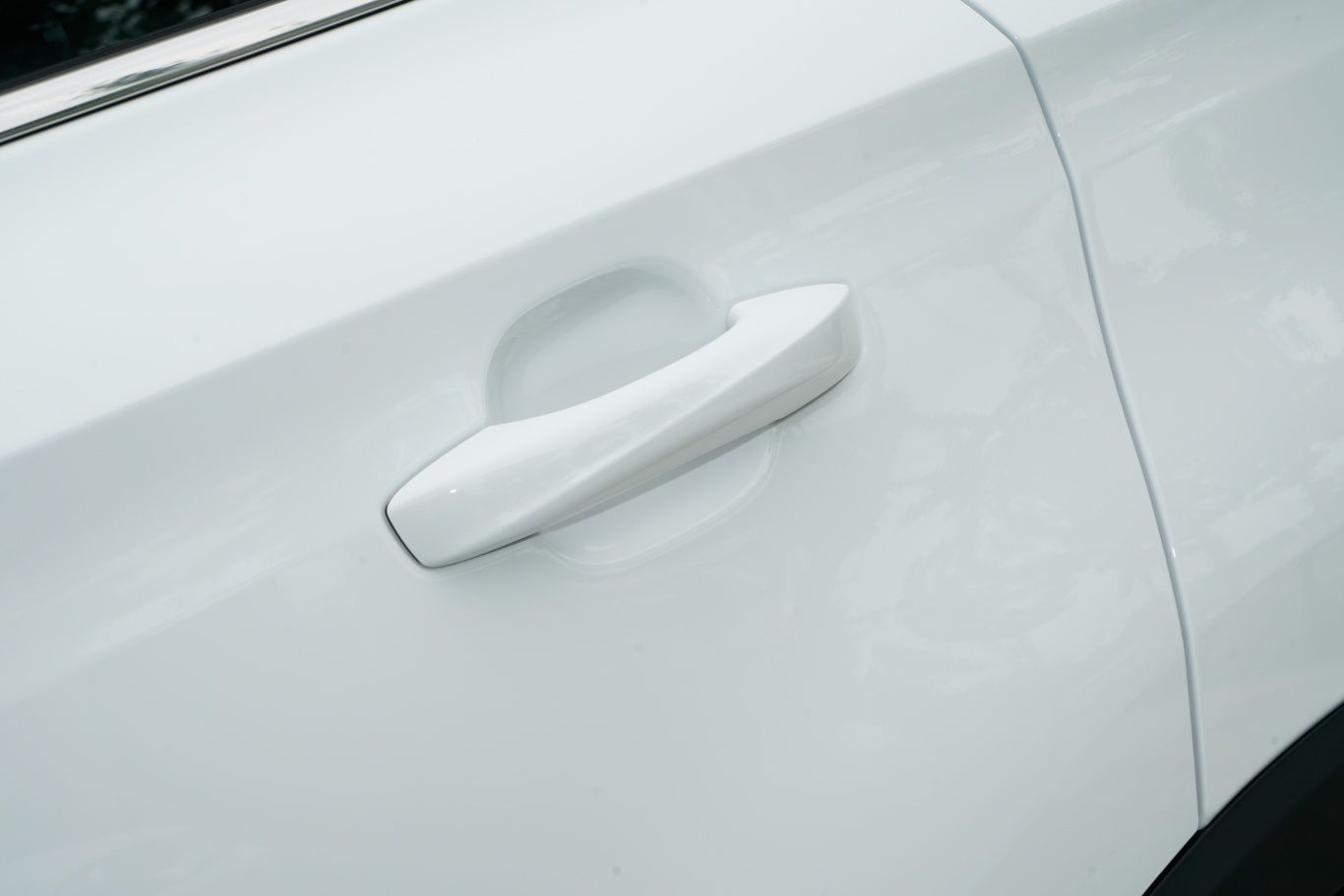 【荣威RX5改款 PLUS 330TGI 双离合领潮智惠版驾驶员侧后门把手图片-汽车图片大全】-易车