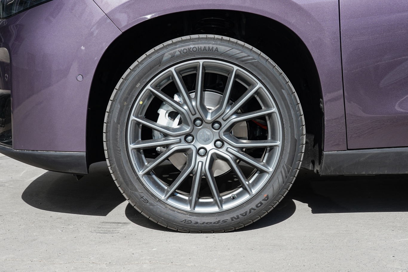 【零跑C10纯电版 605km 605悦享版前轮毂造型图片-汽车图片大全】-易车